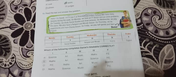 Which option correctly completes Daniel's timetable? - Sorumatik
